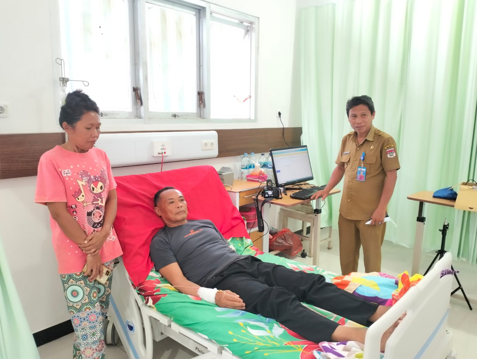 Tandaju Pimpin Upaya Pemenuhan Dokumen, Tim Disdukcapil Minsel Layani ...